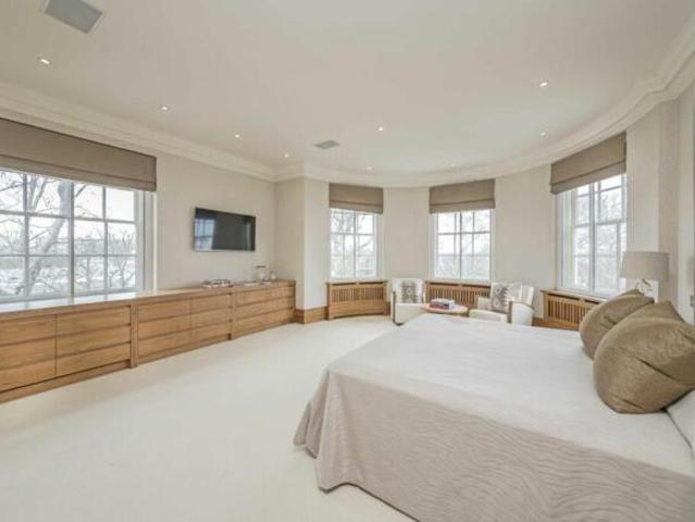 6 bedroom flat for sale in Park Road, St John's Wood, NW8
