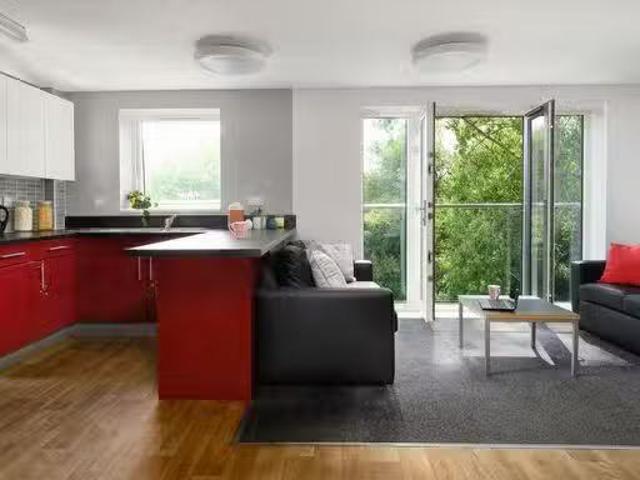 6 bedroom flat for rent in 6 bed student flat all ensuite all.