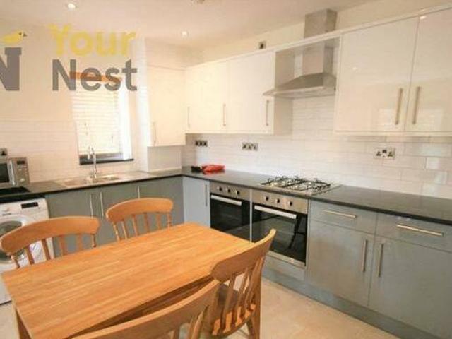 6 bedroom flat for rent in Ash road Headingley Leeds LS6 3JJ LS6