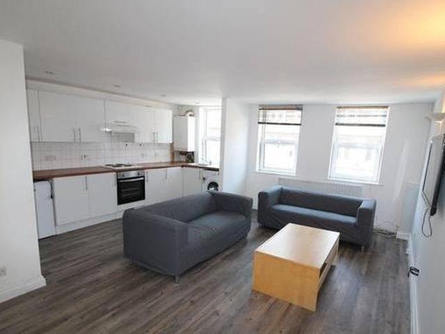 6 bedroom flat for rent in AVAILABLE FOR SEPTEMBER 2021 6 Bedroom Flat for Students Winton BH9