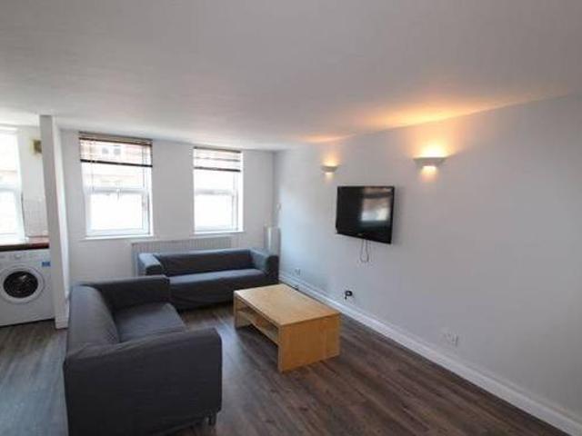 6 bedroom flat for rent in AVAILABLE FOR SEPTEMBER 2021 6 Double Bedroom Student Flat Winton BH9