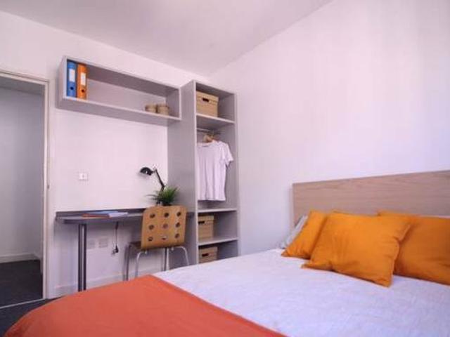 6 bedroom flat for rent in Bede Street Leicester LE3