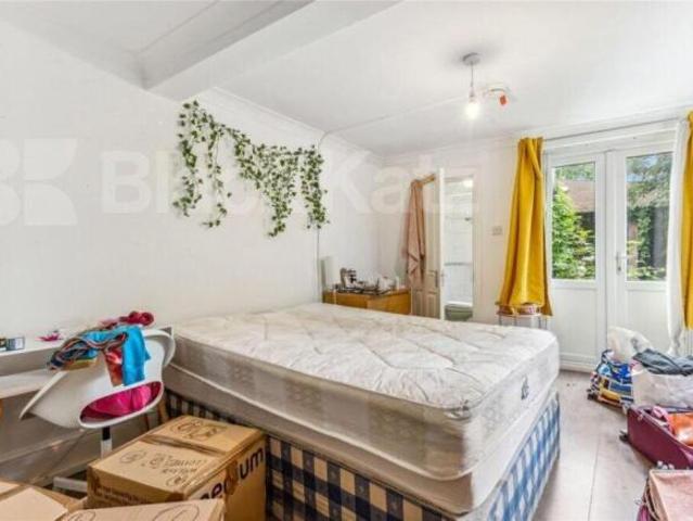 6 bedroom flat for rent in Brecknock Road, Tufnell Park N19