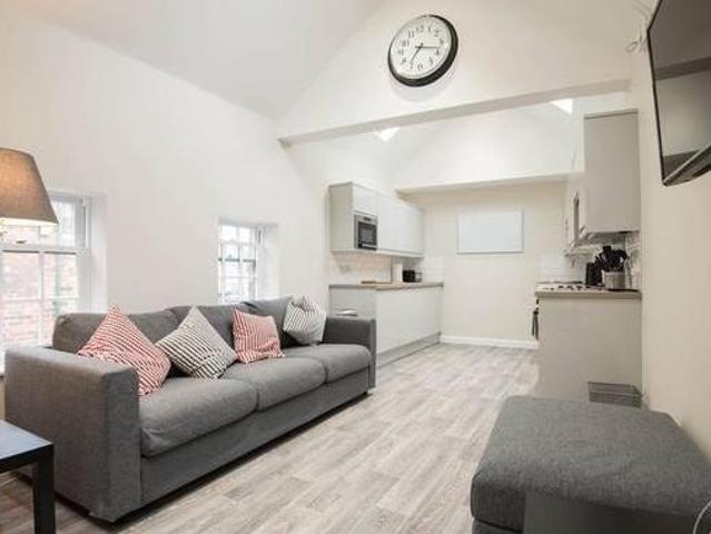 6 bedroom flat for rent in Burscough Street Ormskirk L39