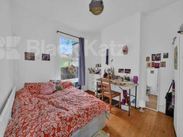 6 bedroom flat for rent in Calverley Grove, Archway N19