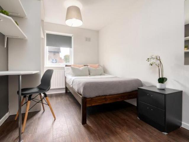 6 bedroom flat for rent in Church Street, Nottingham, NG7