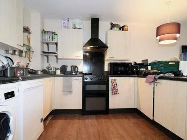 6 bedroom flat for rent in Gwennyth House Cathays CF24
