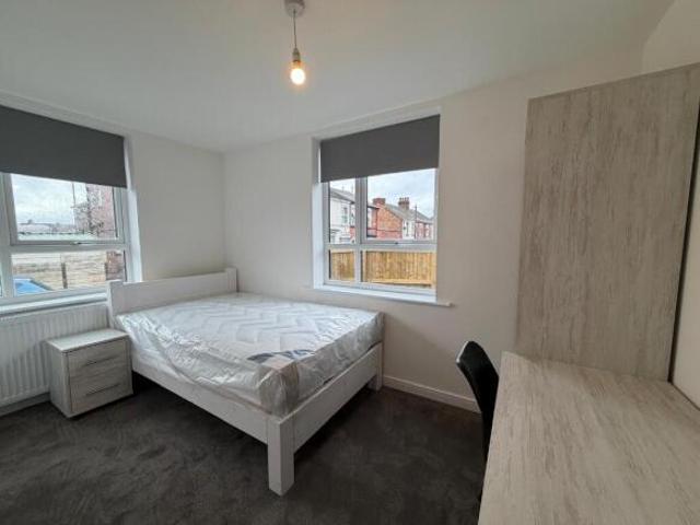 6 bedroom flat for rent in Havelock Place, Stoke On Trent, ST1