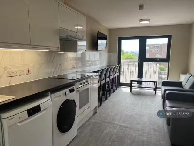 6 bedroom flat for rent in Hepburn Court A, Bristol, BS2