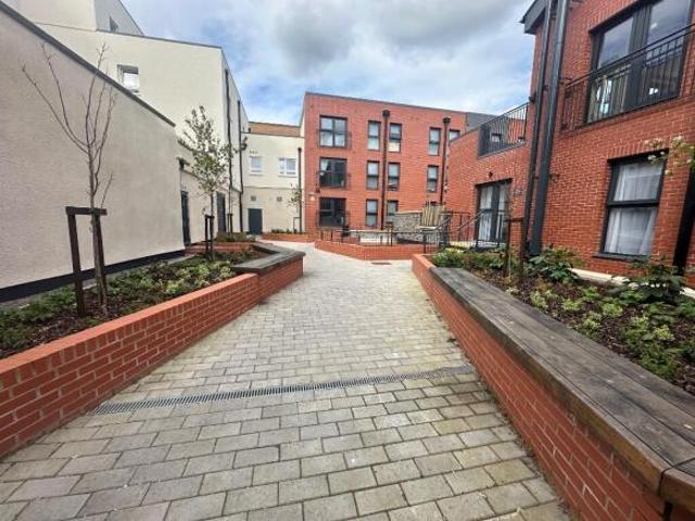 6 bedroom flat for rent in Hepburn Road, Bristol, BS2
