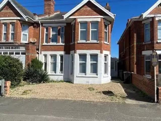 6 bedroom flat for rent in LUXURY STUDENT HOUSE Alma Road, Win.
