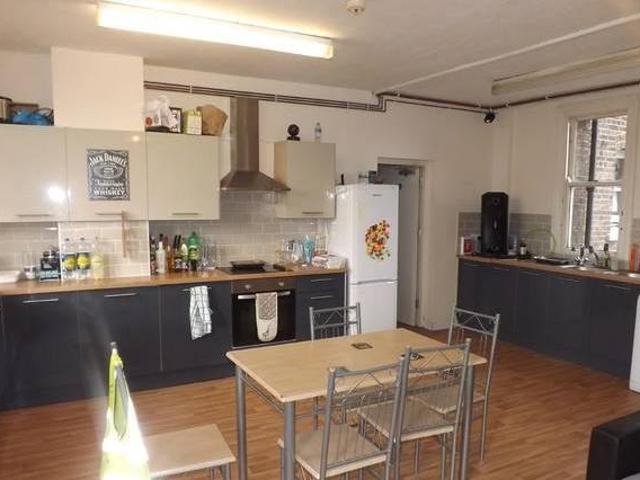 6 bedroom flat for rent in NO STUDENT FEES 2021 Aylward Street Portsmouth PO1