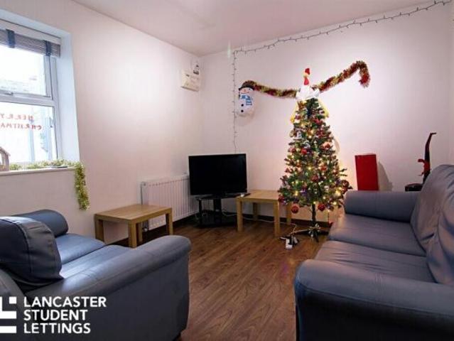 6 bedroom flat for rent in Phoenix Street, Lancaster, Lancashire, LA1
