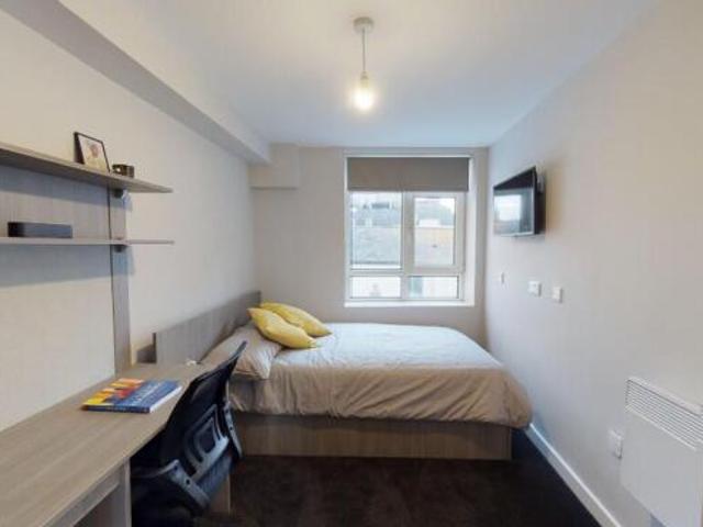 6 bedroom flat for rent in St. Mary Street, Cardiff City, CF10