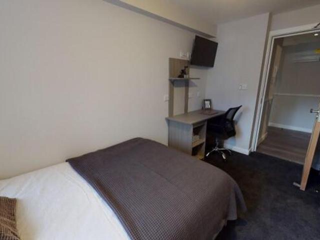 6 bedroom flat for rent in St. Mary Street, Cardiff City, CF10