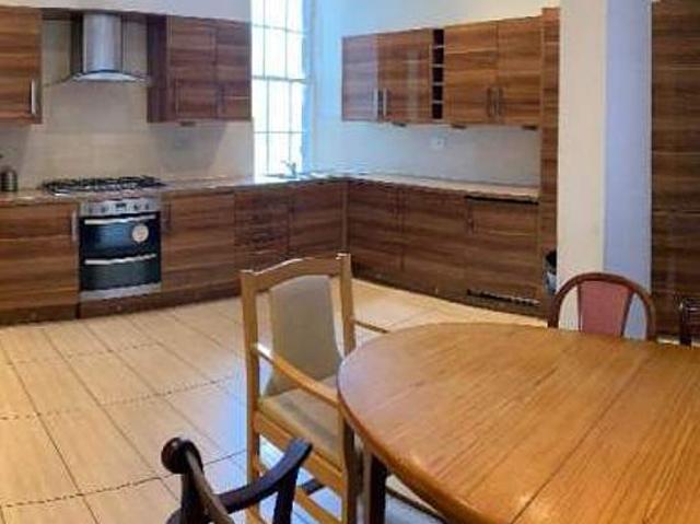 6 bedroom flat in Glasgow