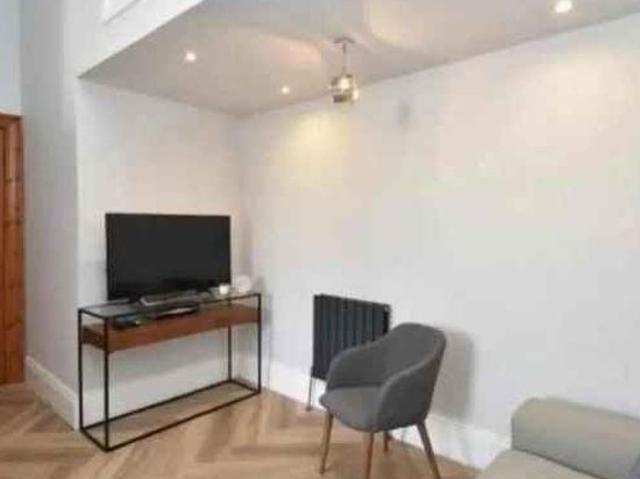 6 bedroom flat in Glasgow