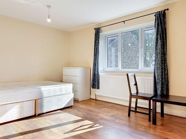 6 bedroom flat in London