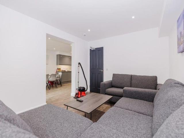 6 bedroom flat share to rent
