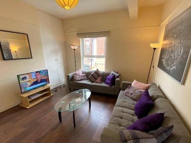 6 Bedroom Flat Share For Rent In High Road, Beeston