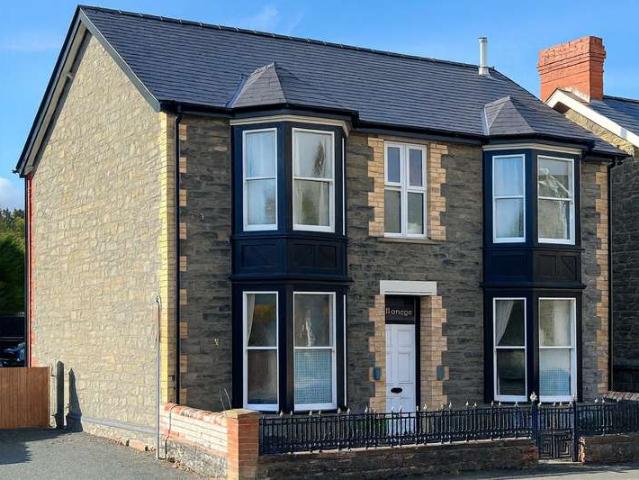 6 Bedroom House