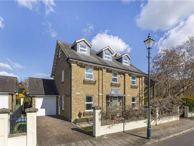 6 Bedroom House
