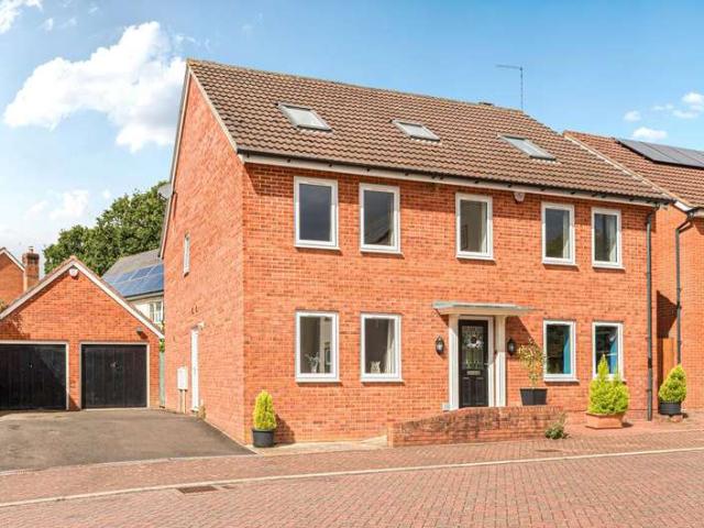 6 Bedroom House