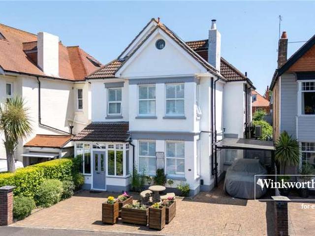 6 Bedroom House