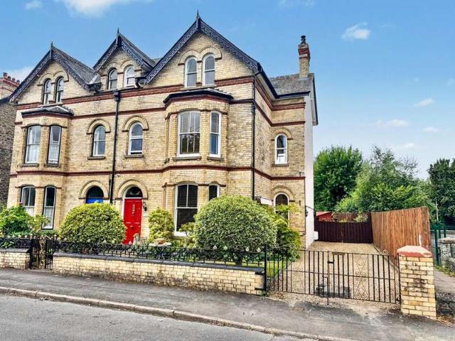 6 Bedroom House