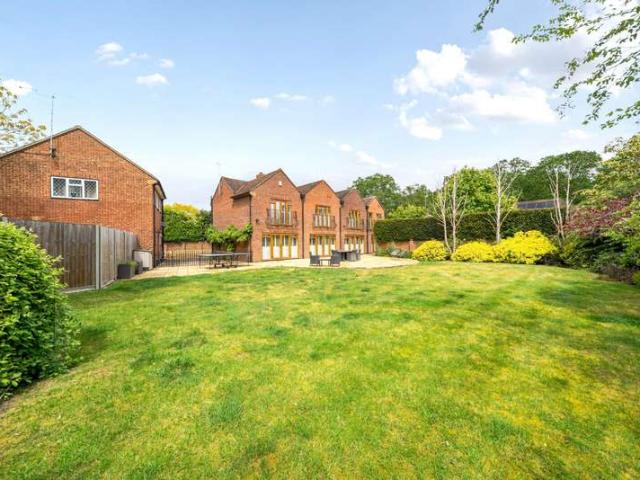 6 Bedroom House