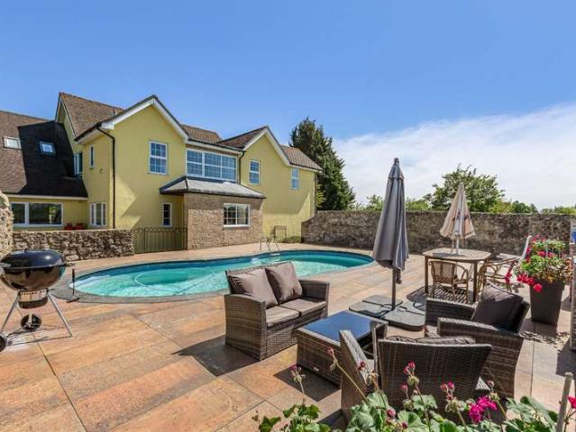 6 Bedroom House