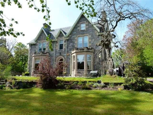 6 Bedroom House