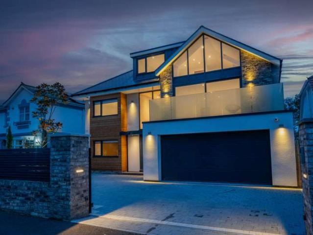 6 Bedroom House