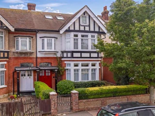 6 Bedroom Semi Detached House