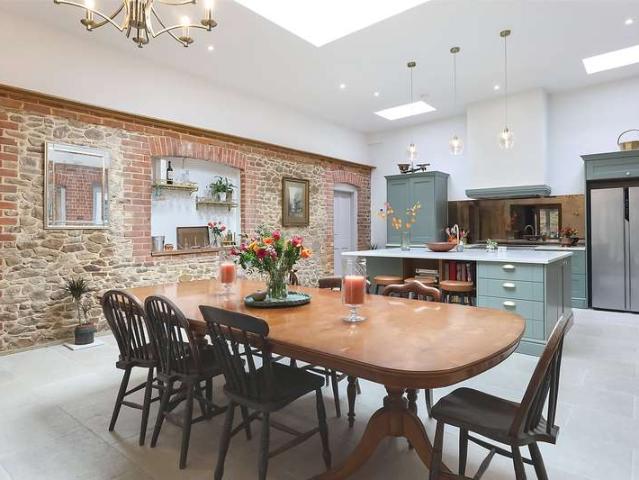 6 Bedroom House