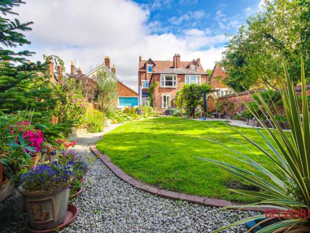 6 Bedroom House