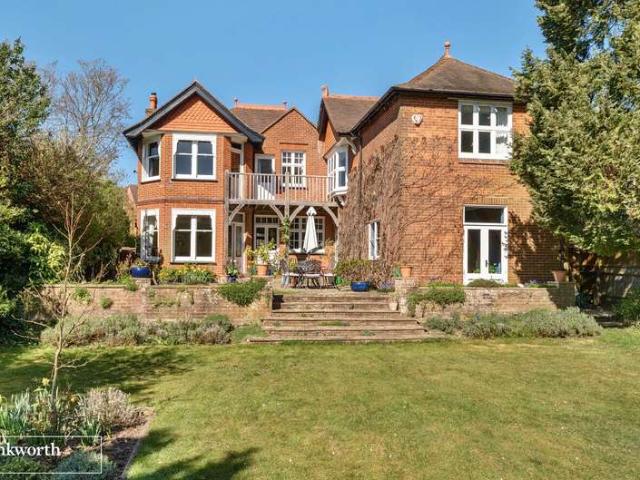 6 Bedroom House