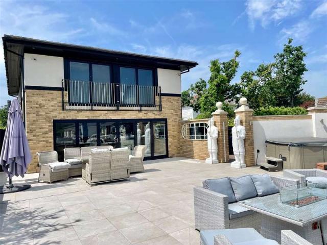 6 Bedroom House