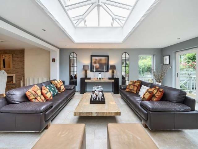6 Bedroom House