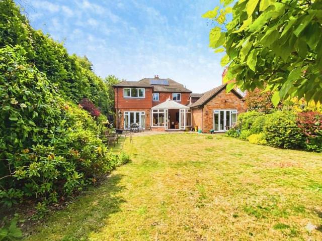 6 Bedroom House