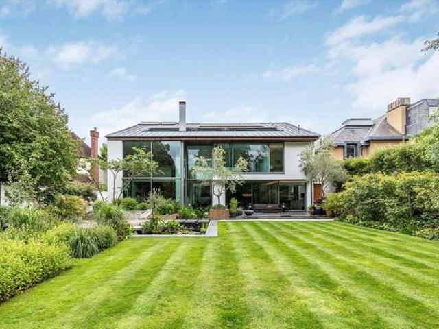6 Bedroom House