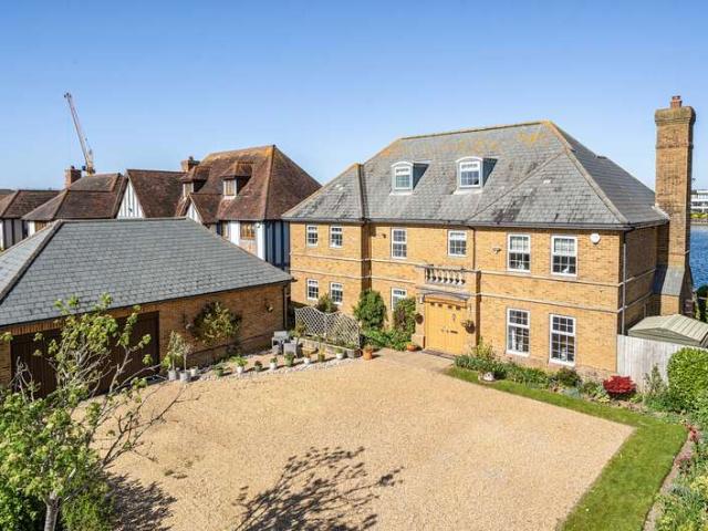 6 Bedroom House