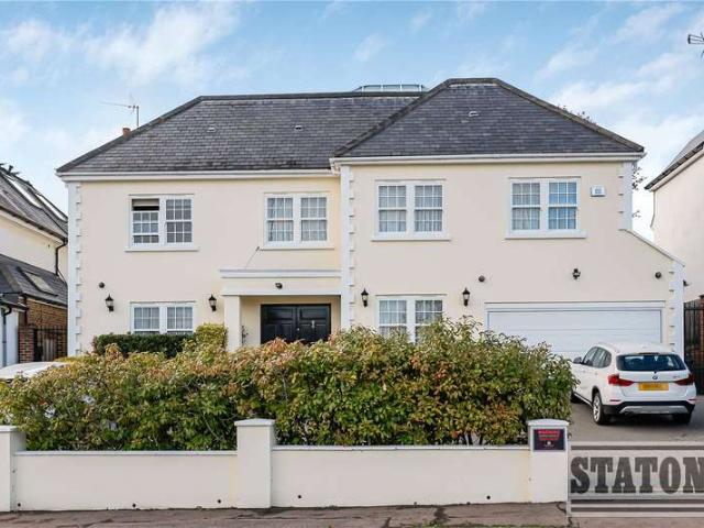 6 Bedroom House