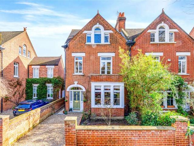 6 Bedroom House