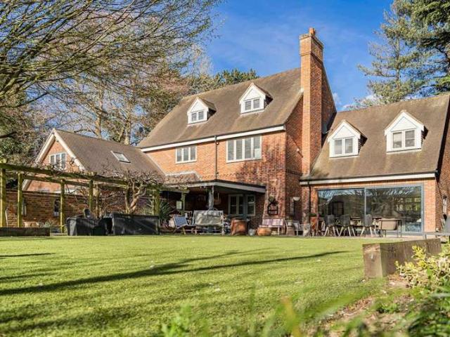 6 Bedroom House