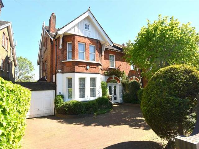 6 Bedroom House