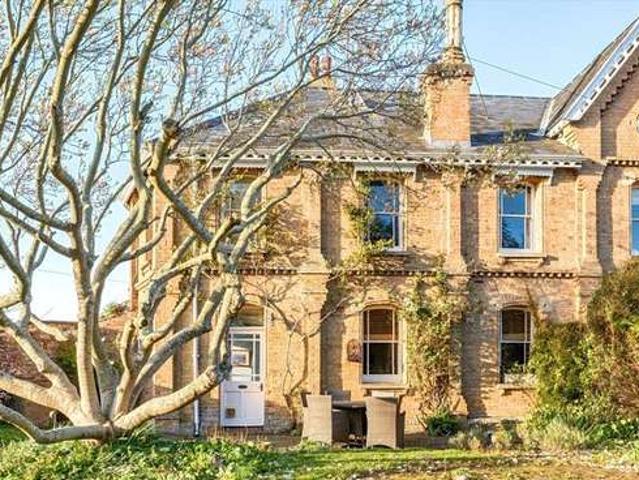 6 Bedroom House