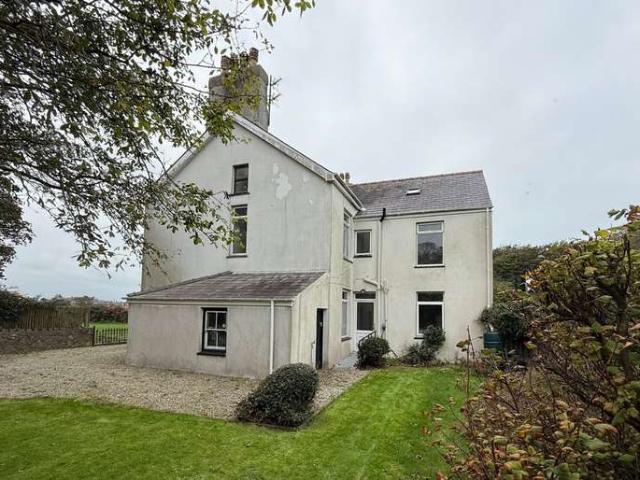 6 Bedroom House
