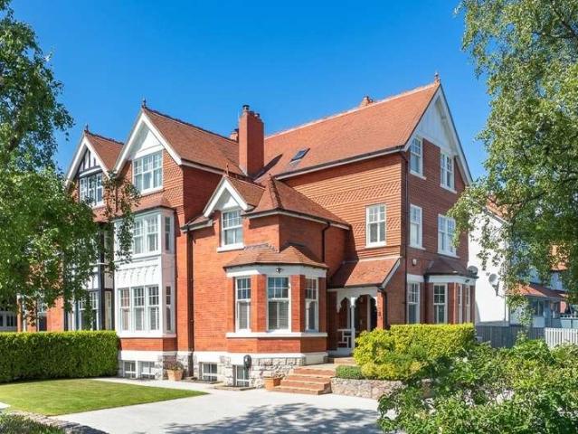 6 Bedroom House