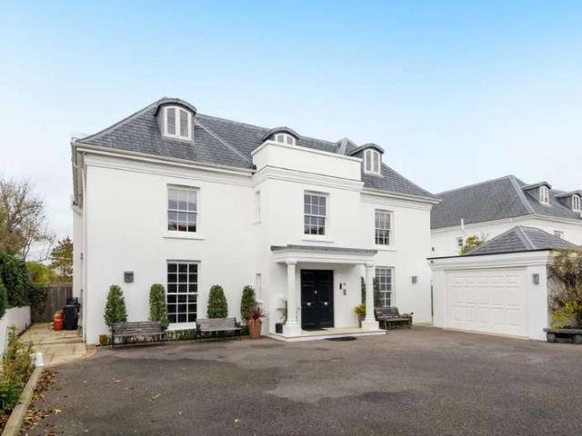 6 Bedroom House